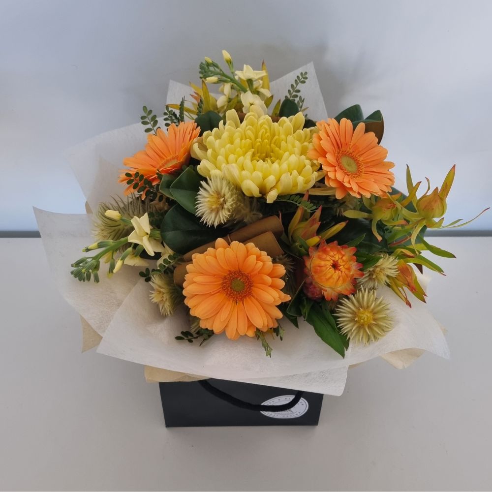 Mini Posy Bag – Bee & Blossom Floral Design