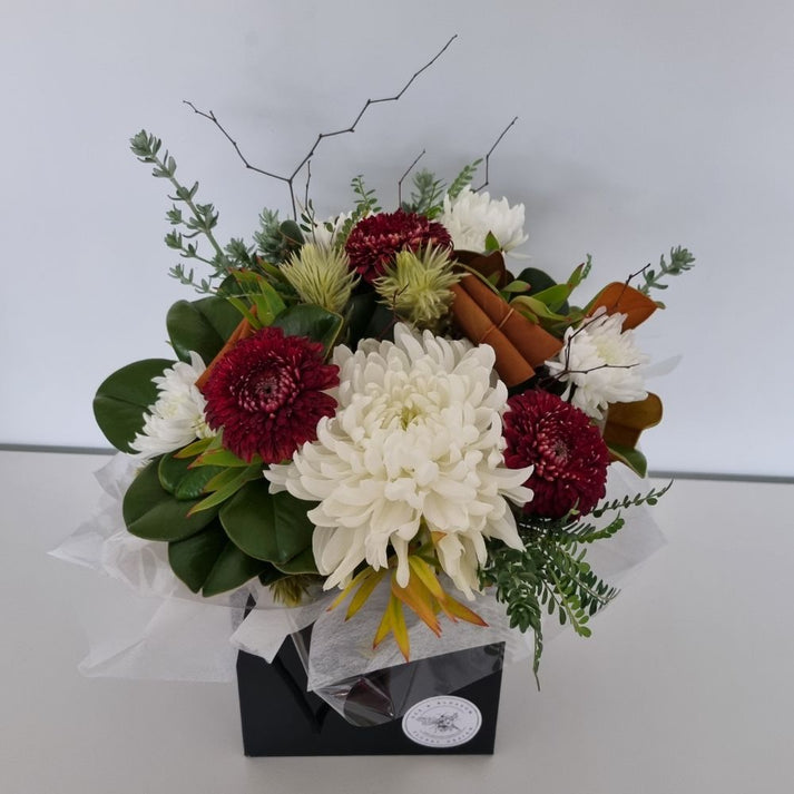 Mini Posy Bag – Bee & Blossom Floral Design